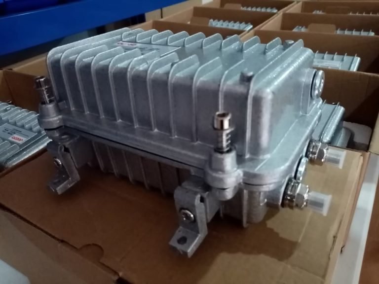 C-CORP CATV LINE EXTENDER AMPLIFIER 860 MHz 2 ports - Clusterasia