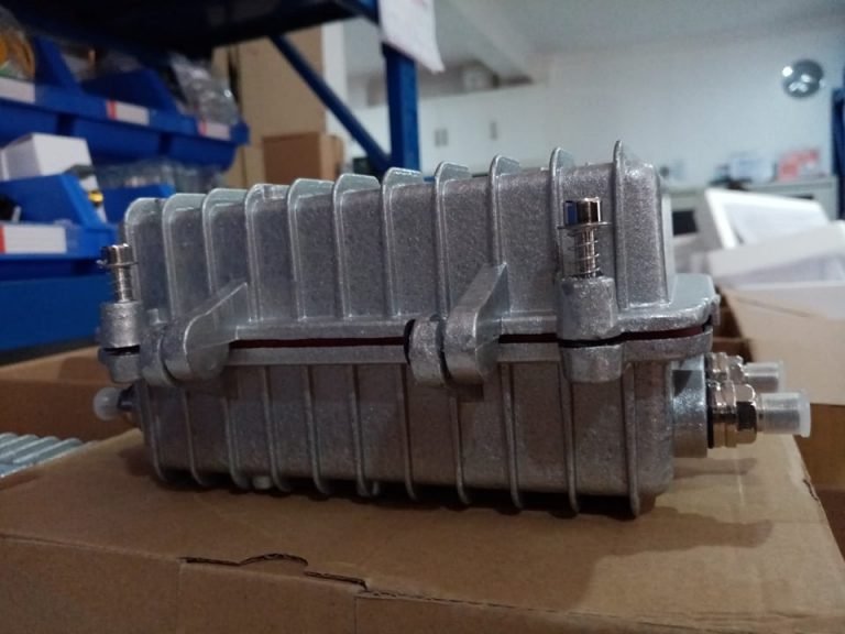 C-CORP CATV LINE EXTENDER AMPLIFIER 860 MHz 2 ports - Clusterasia